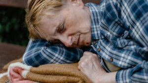 Can Sleeping on One Side Affect Your Face Shape? Unveiling the Truth